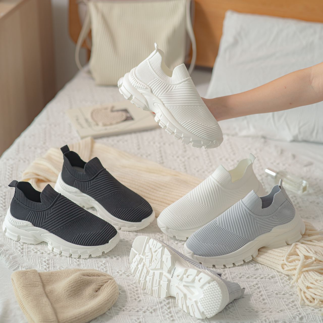 Intimation Stocking Sneakers 线条袜子款